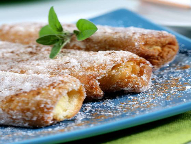 Traditional and tasty Catalan dessert - Xuixos - Meet&Eat